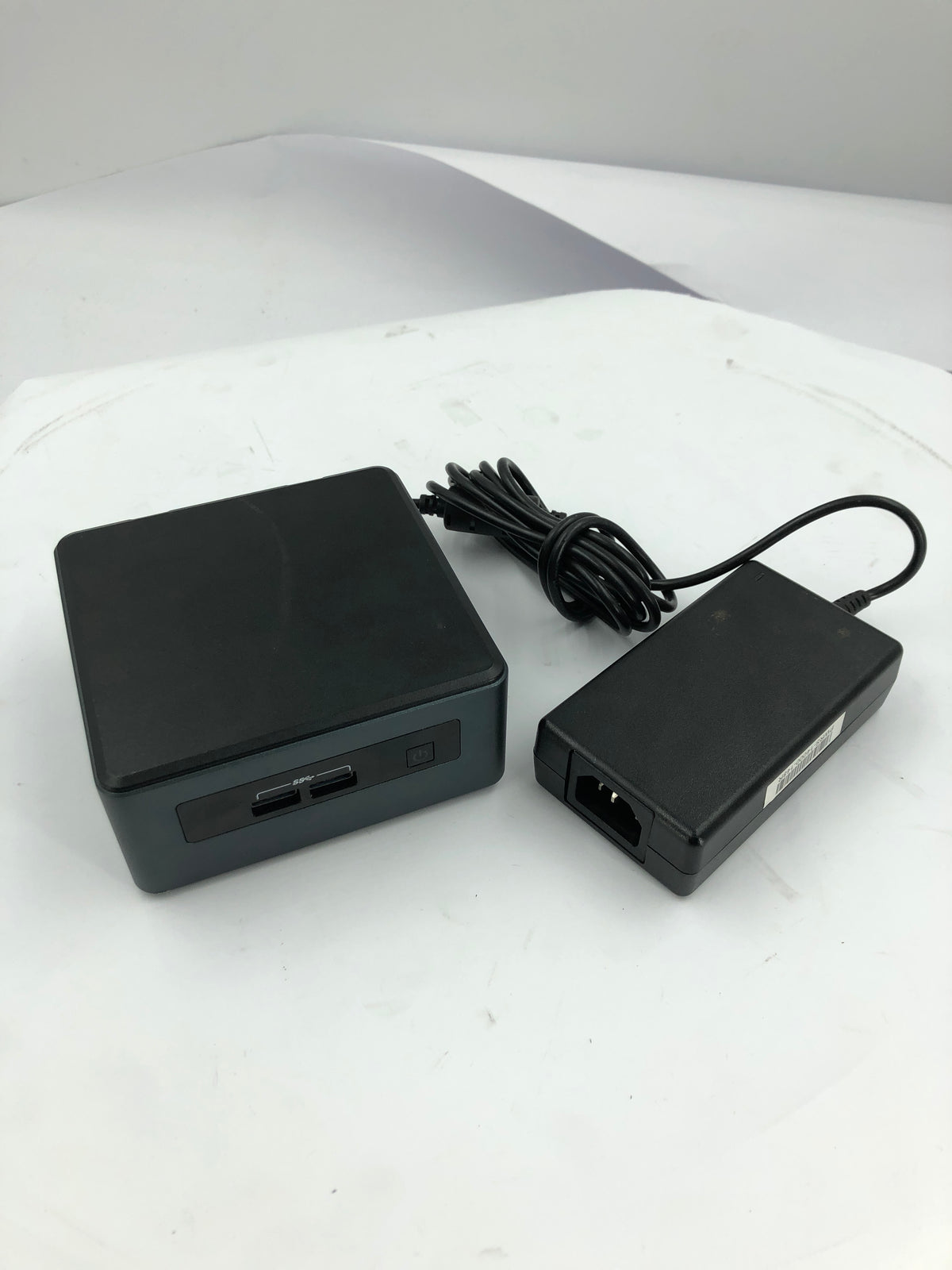 Intel Nuc Intel NUC7i7DNHE Core i7-8650U 256GB 16GB — 3R Technology